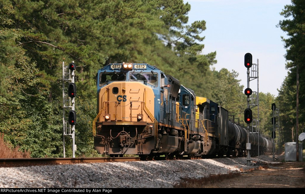 CSX SD70MAC 4812, SD40-2 8387, and C40-8W 7373 split the signals